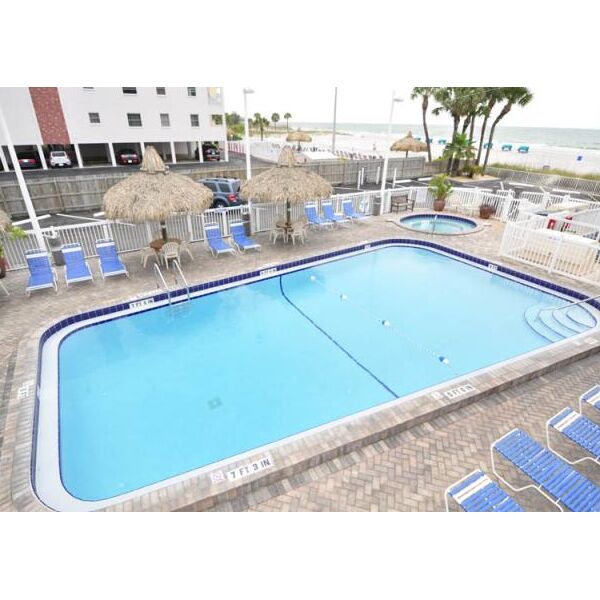 Commodore Beach Club | RedWeek