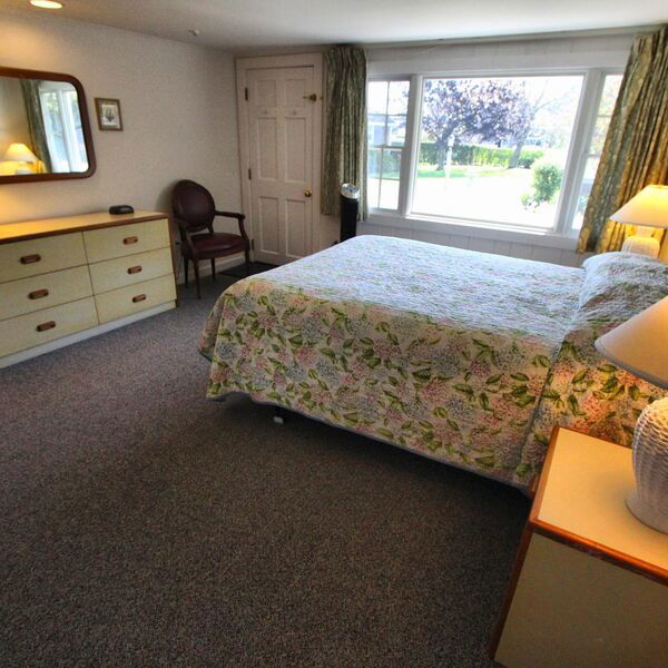 Brant Point Courtyard | RedWeek